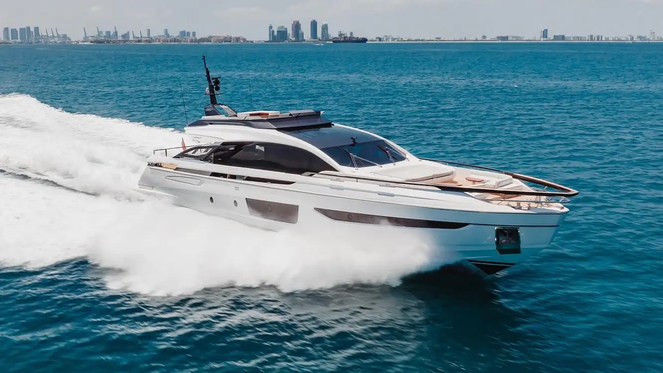 Yacht BASH II, Azimut | CHARTERWORLD Luxury Superyacht Charters
